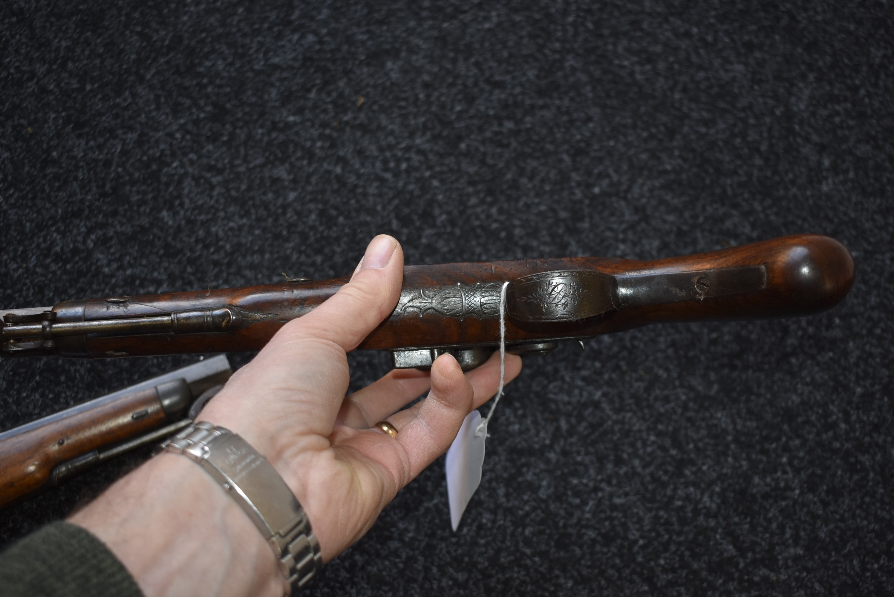 Lot 628 - A PAIR OF .650 CALIBRE FLINTLOCK OFFICER'S