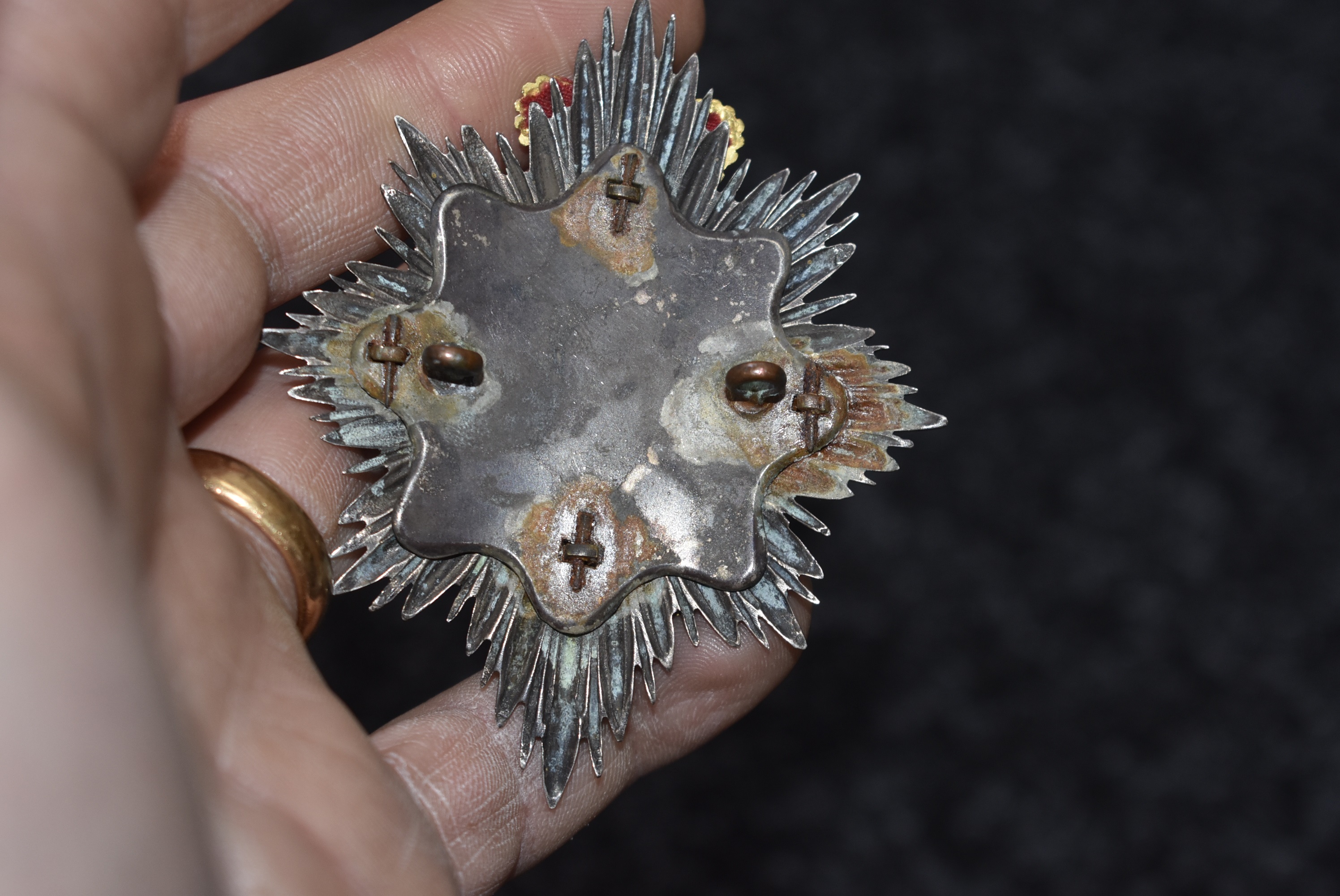 Lot 780 - A REGENCY PERIOD OFFICER'S SHAKO PLATE TO