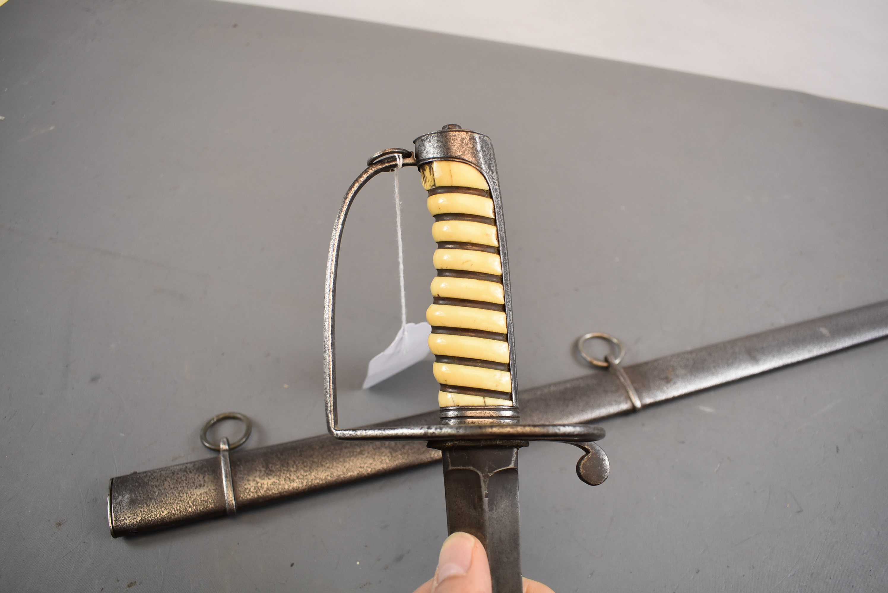 Lot 626 - A GEORGIAN OFFICER'S SPADROON,