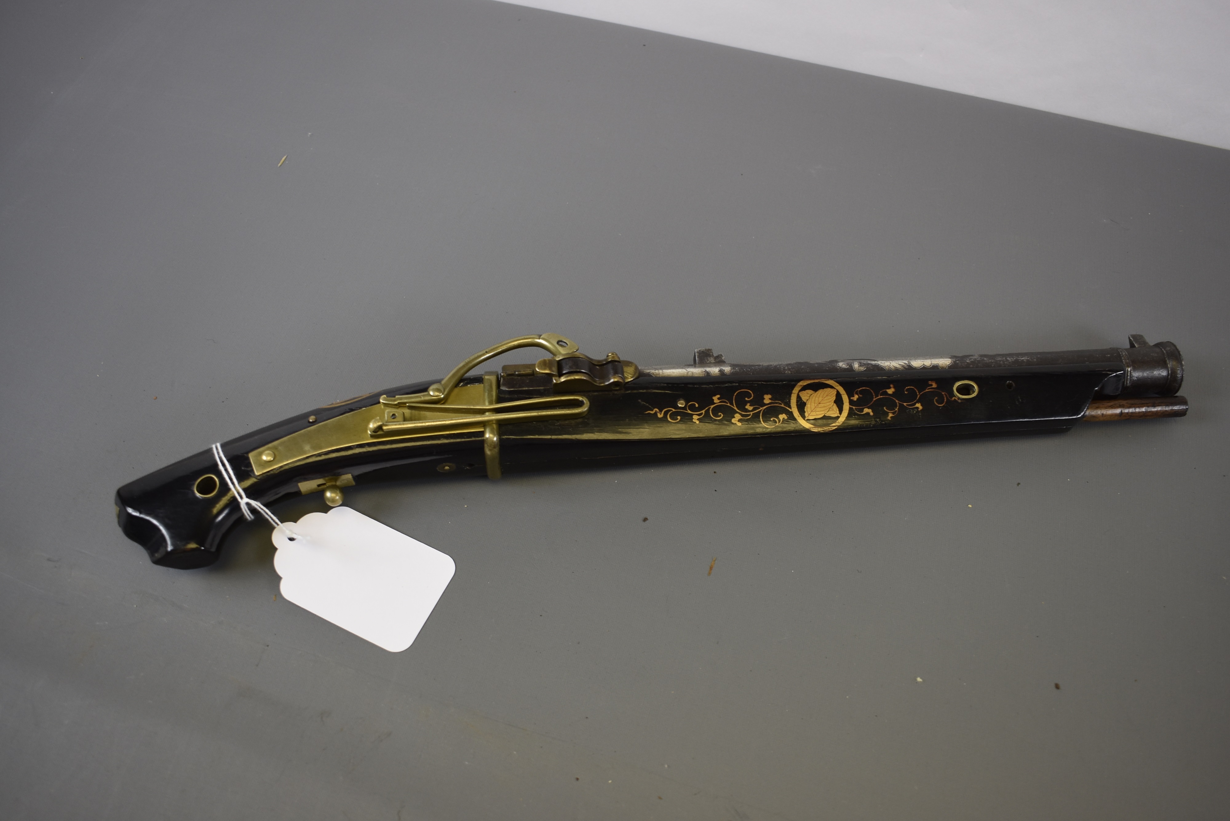Lot 16 - A RARE 30-BORE EDO PERIOD JAPANESE LACQUERED