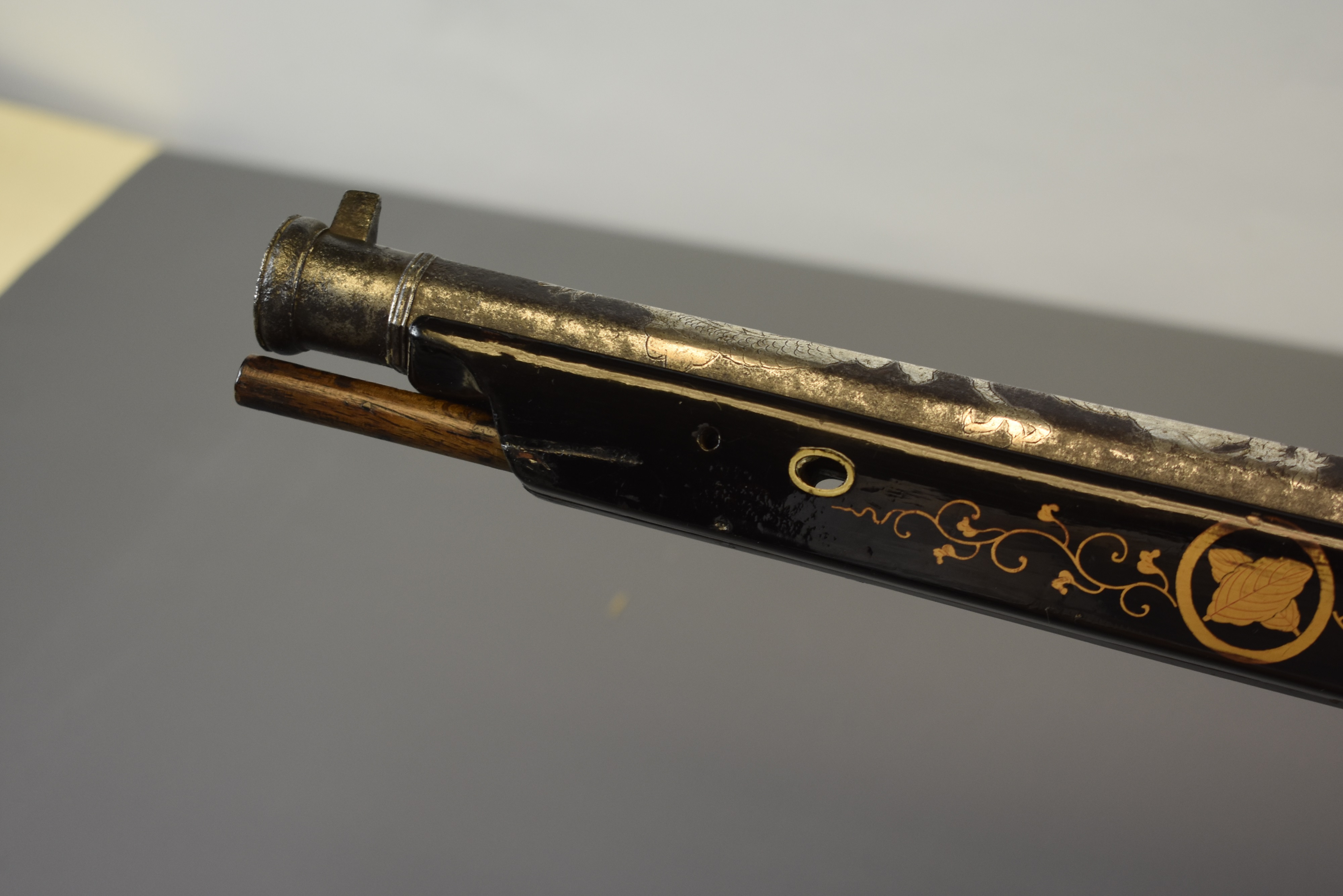 Lot 16 - A RARE 30-BORE EDO PERIOD JAPANESE LACQUERED