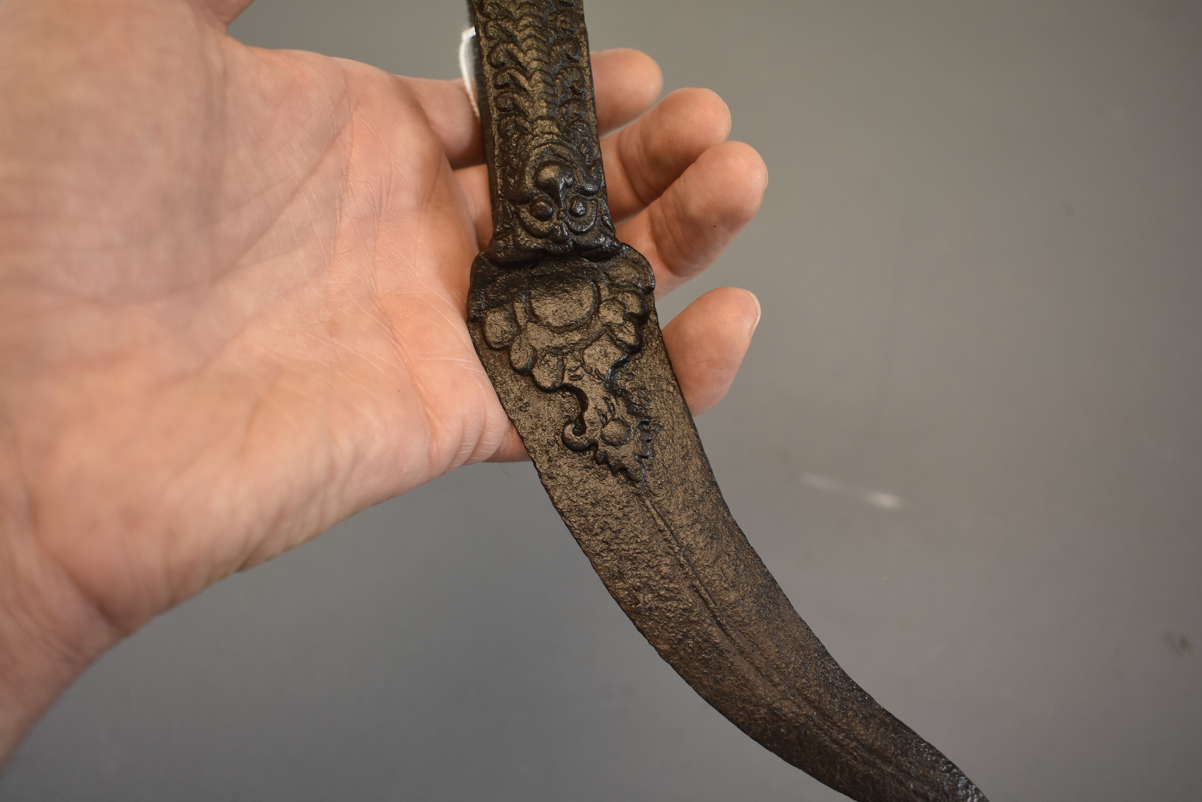 Lot 258 - A 17TH CENTURY INDIAN BICHWA OR DAGGER,