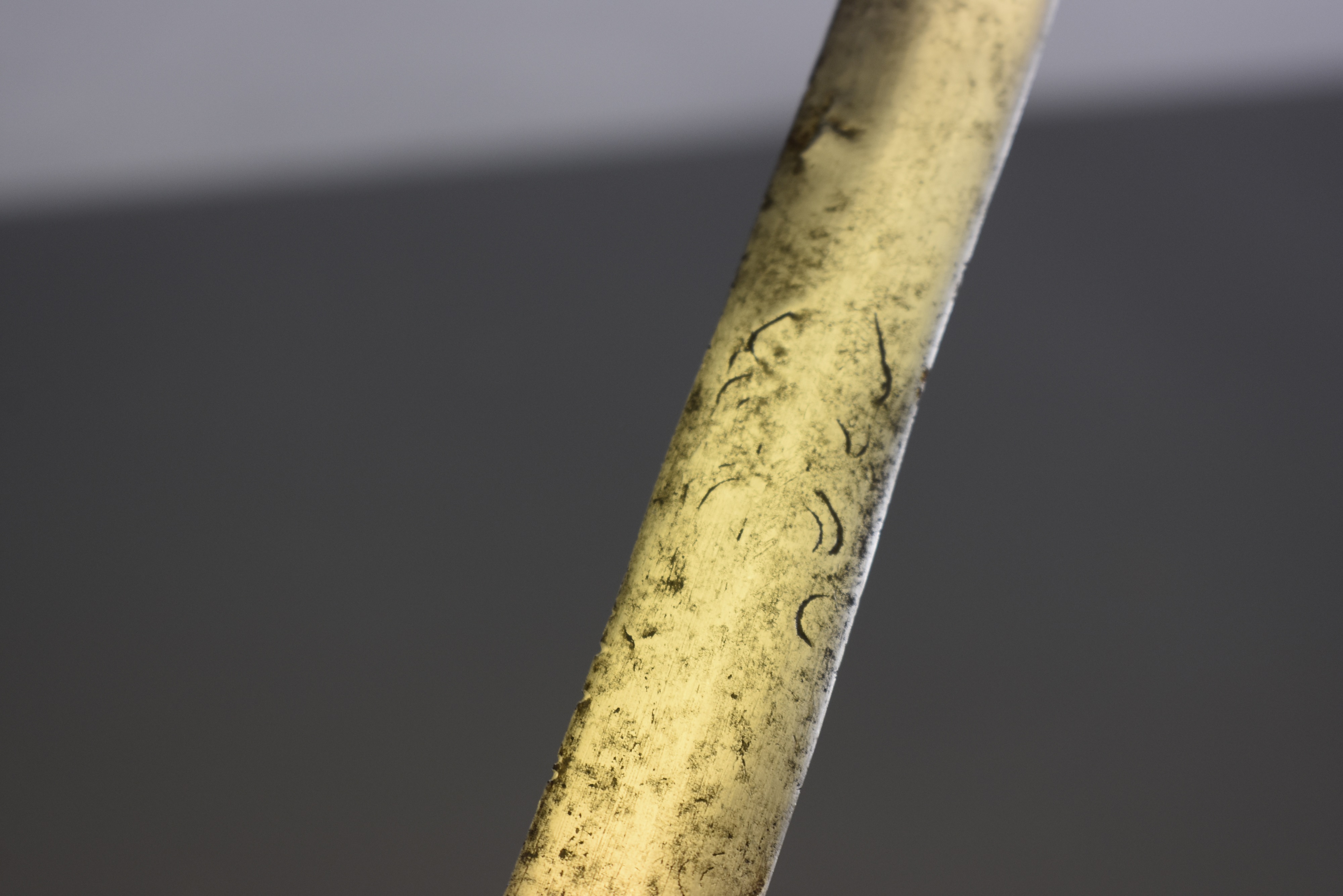 Lot 44 - A SCARCE 17TH CENTURY INDIAN SHORT RAPIER