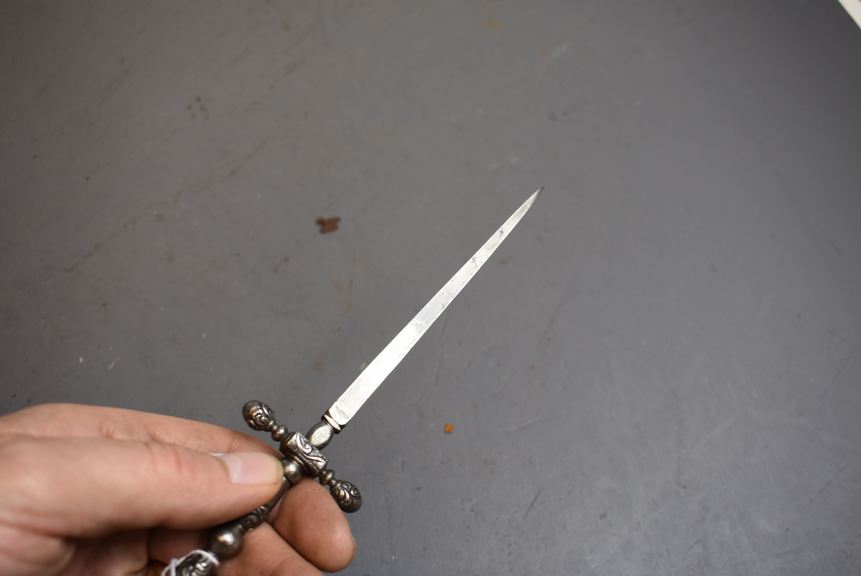 Lot 887 - AN ELEGANT 17TH CENTURY ITALIAN STILETTO,