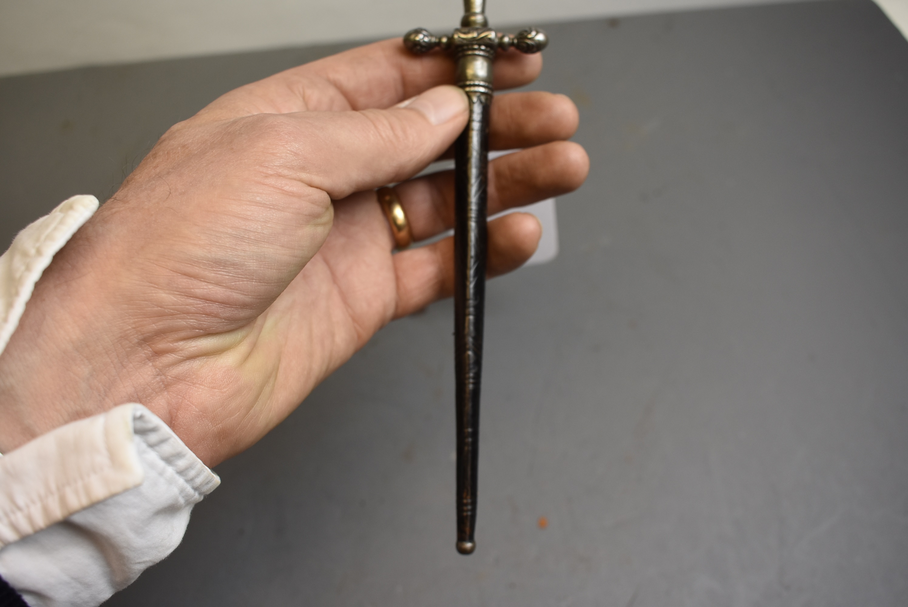 Lot 887 - AN ELEGANT 17TH CENTURY ITALIAN STILETTO,