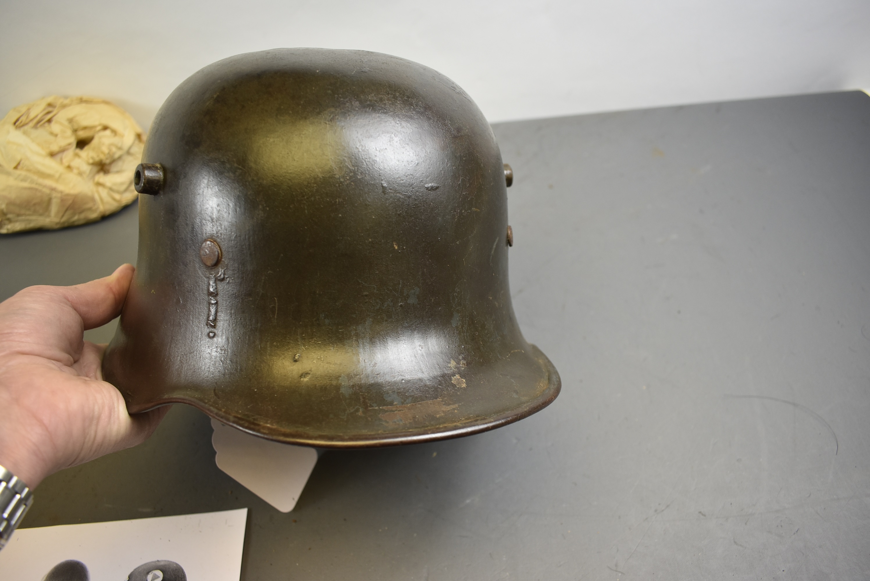 Lot 748 - AN IMPERIAL GERMAN MODEL 1916 MACHINE GUNNER'