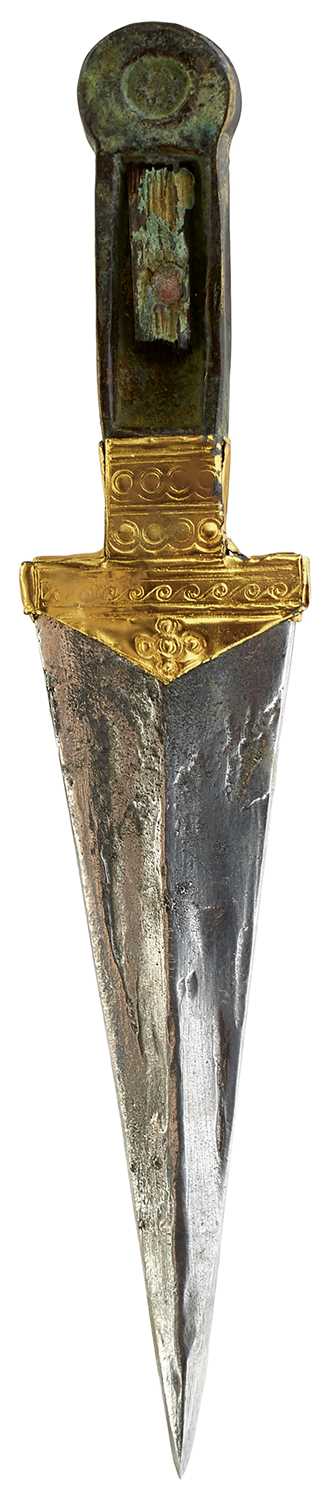 Lot 530 - A MUSEUM COPY OF A BRONZE AGE DAGGER,