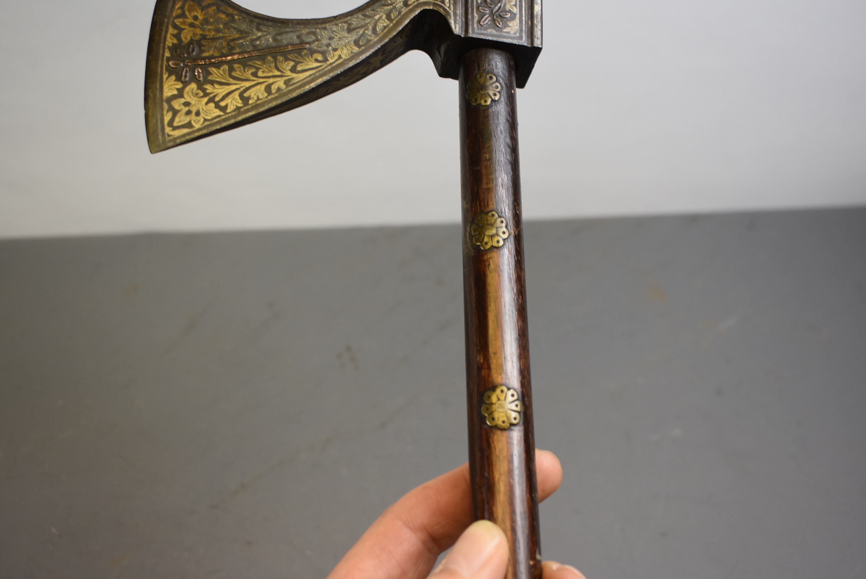 Lot 305 - A 19TH CENTURY INDIAN AXE,
