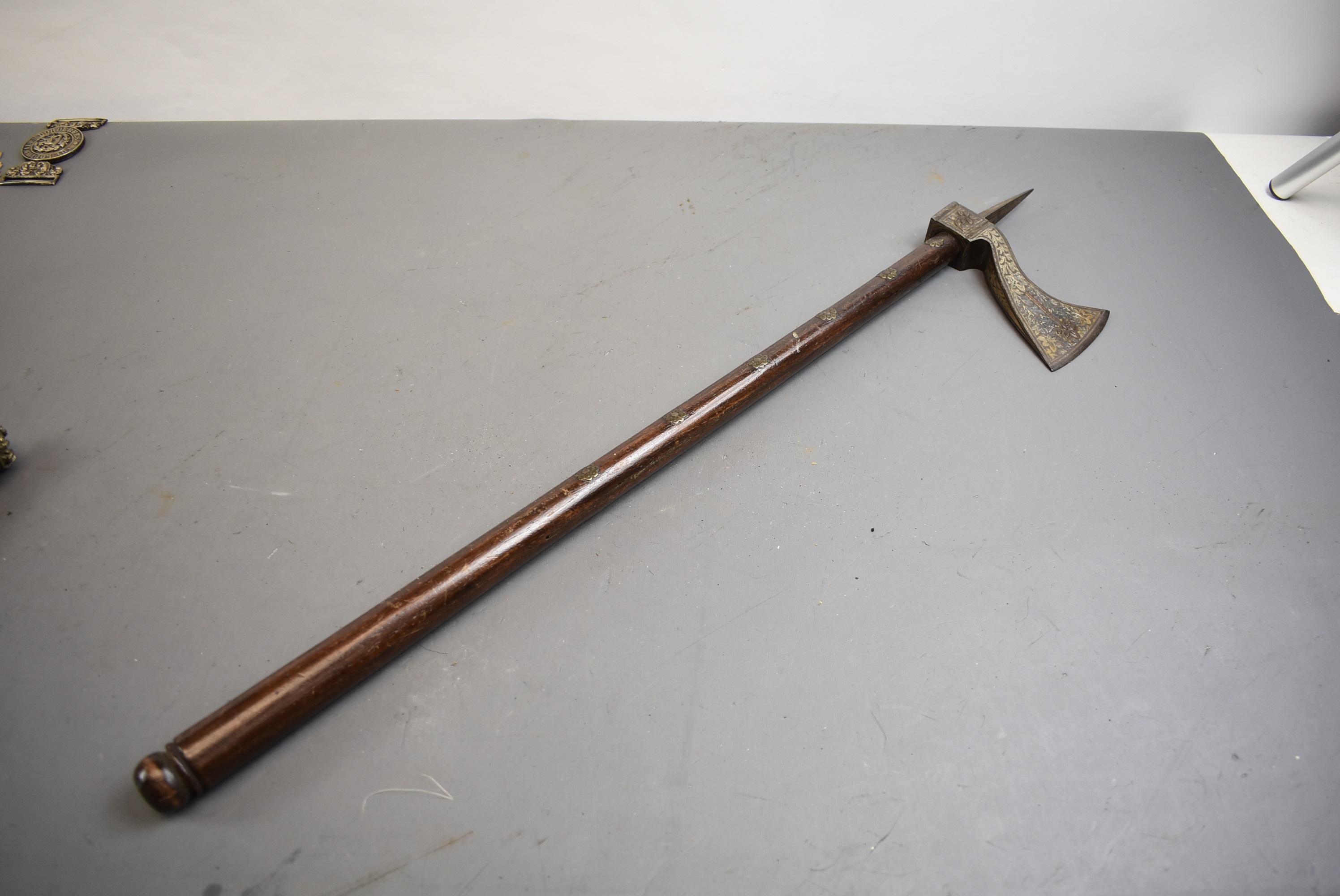 Lot 305 - A 19TH CENTURY INDIAN AXE,